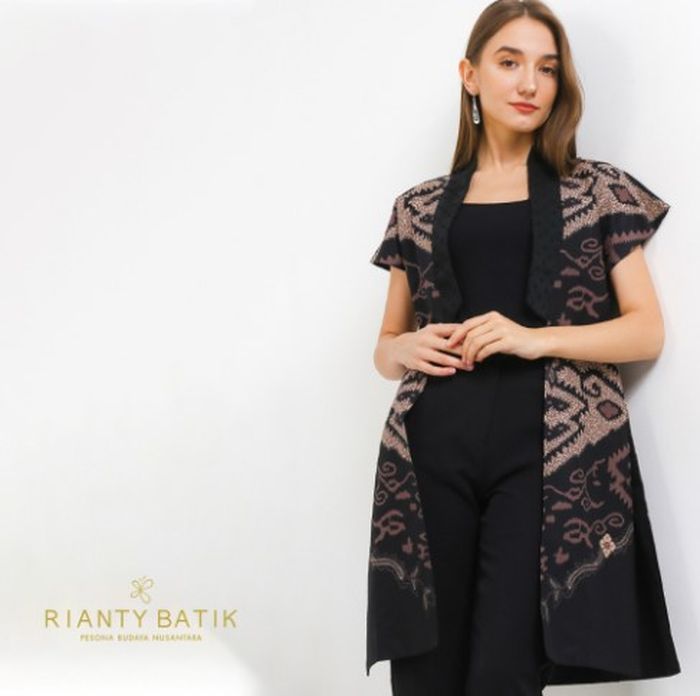 Rekomendasi Outer Batik yang Viral di TikTok, Gaya 17 Agustusan! - bangka.sonora.id