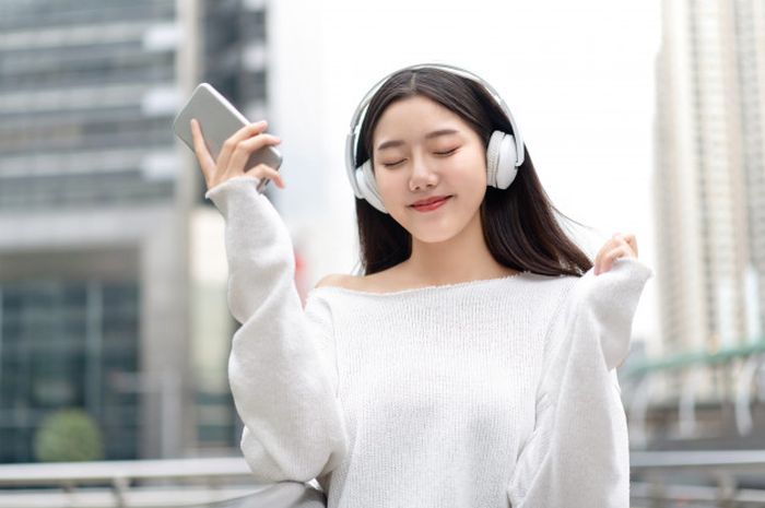 Kawan Puan Hobi Mendengarkan Musik? Ternyata Ini 5 Keuntungannya - Parapuan