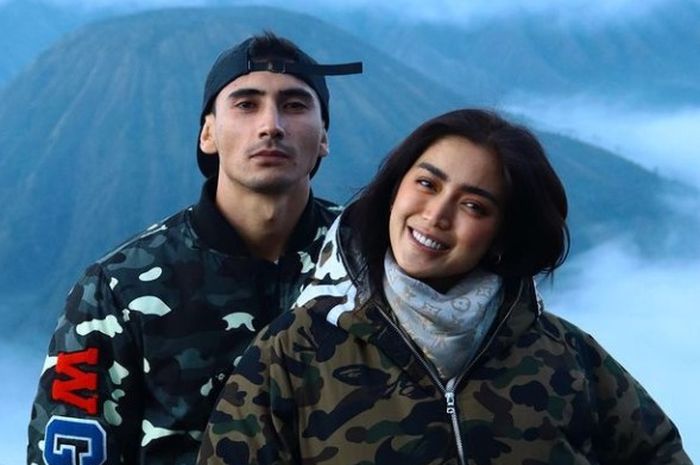 Tak Disangka, ini Alasan Jedar Terima Lamaran Vincent Veerhag - Parapuan