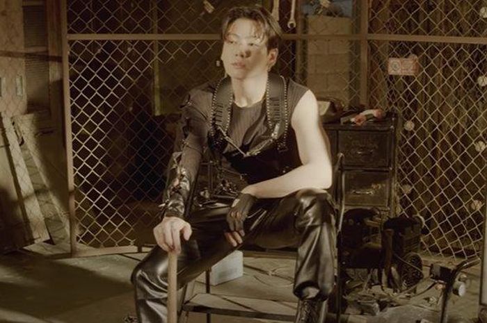 Foto Jungkook Vampir Hebohkan Fans Twitter, BTS Umumkan Proyek Photobook - Parapuan