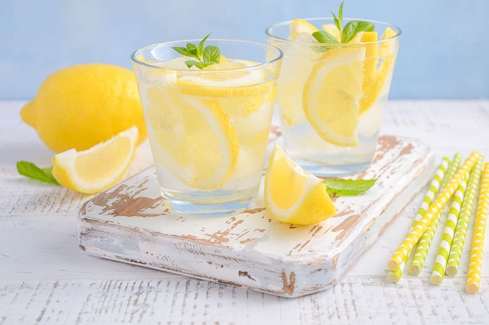 Selain Menyegarkan, Ini 6 Khasiat Rutin Minum Air Lemon untuk Tubuh ... Selain Menyegarkan, Ini 6 Khasiat Rutin Minum Air Lemon untuk Tubuh ...