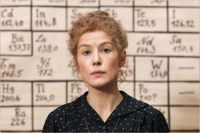 Sinopsis Film Radioactive, Kisah Marie Curie Ilmuwan Perempuan ...