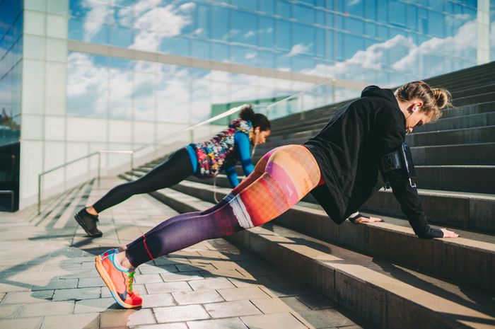 Perbaiki Postur Tubuh, Ini 5 Manfaat Push Up Olahraga untuk Perempuan ...