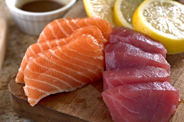 Tak Hanya Salmon, Ini 2 Jenis Ikan Lain yang Aman Dimakan Mentah - Parapuan