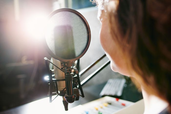 Ini 6 Keterampilan yang Wajib Dimiliki Seorang Penyiar Radio - Parapuan