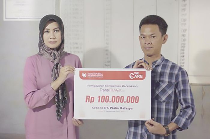 TransTRACK.ID Beri Kompensasi Kecelakaan Rp 100 Juta untuk PT Prabu ...