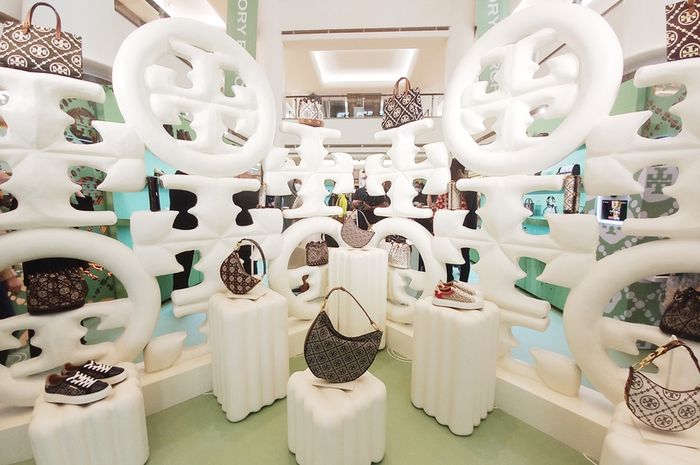 Tory Burch Hadirkan T Monogram Pop-Up, Pamerkan Koleksi Fall/Winter ...