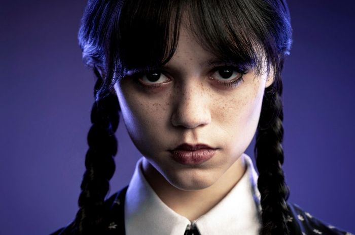 Gothic! Ini Tips Makeup ala Karakter Perempuan Wednesday di Netflix ...