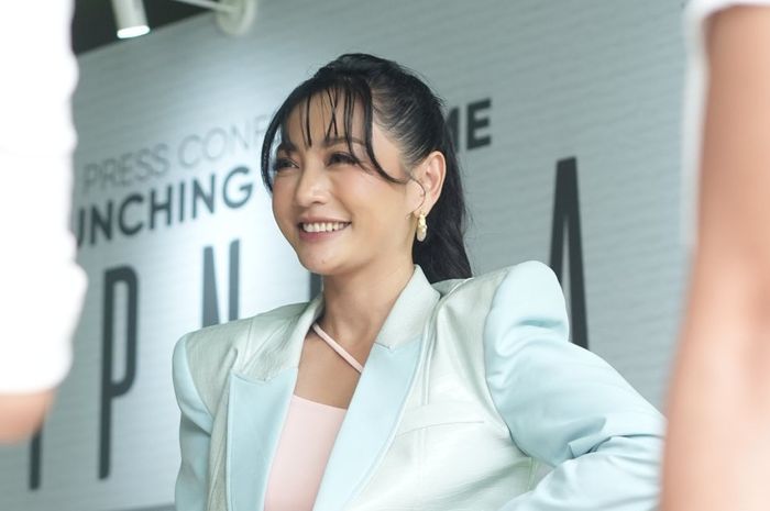 Gila Wewangian! Hesti Purwadinata Rilis Label Parfum Artis Beraroma ...