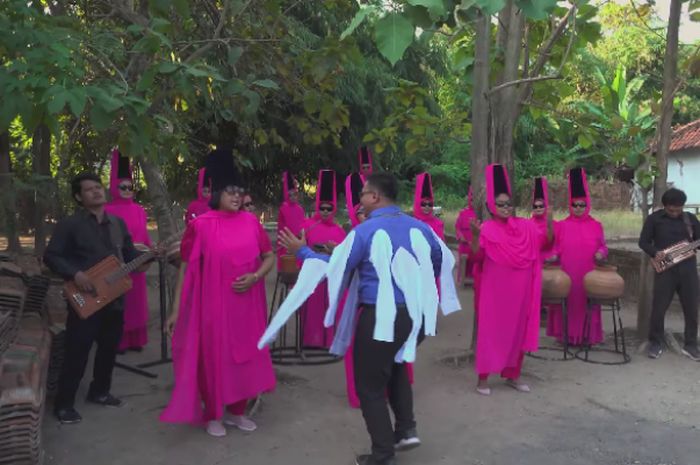 Viral Mother Bank, Group Musik Ibu-Ibu Majalengka dengan Penampilan ...