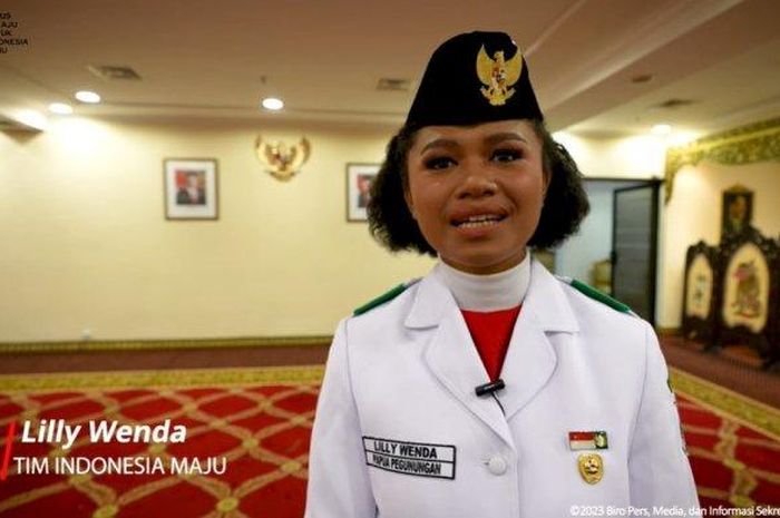 Lilly Wenda, Pembawa Baki Bendera Merah Putih dan Anggota Paskibraka ...