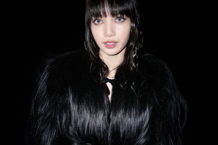 Viral di Twitter, Ini Gaya Fashion Lisa BLACKPINK di Celine Men's ...