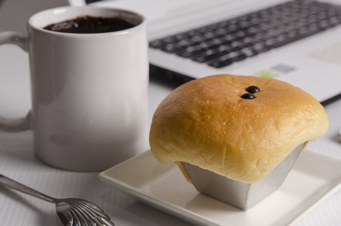 5 Tips Membuat Roti Bluder Empuk dan Nikmat yang Viral di TikTok - Parapuan