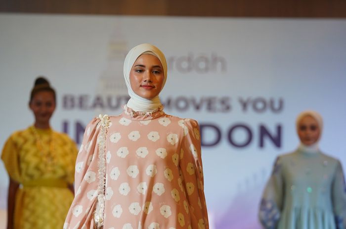 Jadi Best Hair & Makeup Look di London Fashion Week 2023, Ini 6 Gaya ...