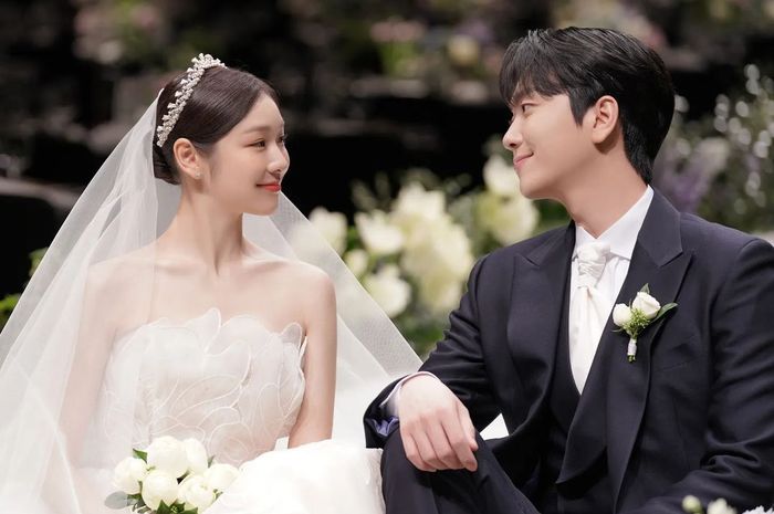 Mewah Kim Yuna Kenakan Gaun Pengantin Ratusan Juta Hingga Berikan Souvenir Dior Semua Halaman