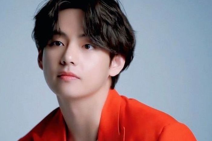 Ini Alasan V BTS Terpilih Jadi Brand Ambassador Baru SimInvest - Parapuan