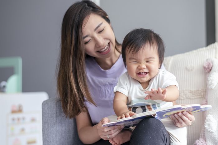 4 Cara Membuat Bayi Tertawa untuk Pertama Kali, Bisa Pakai Cilukba ...